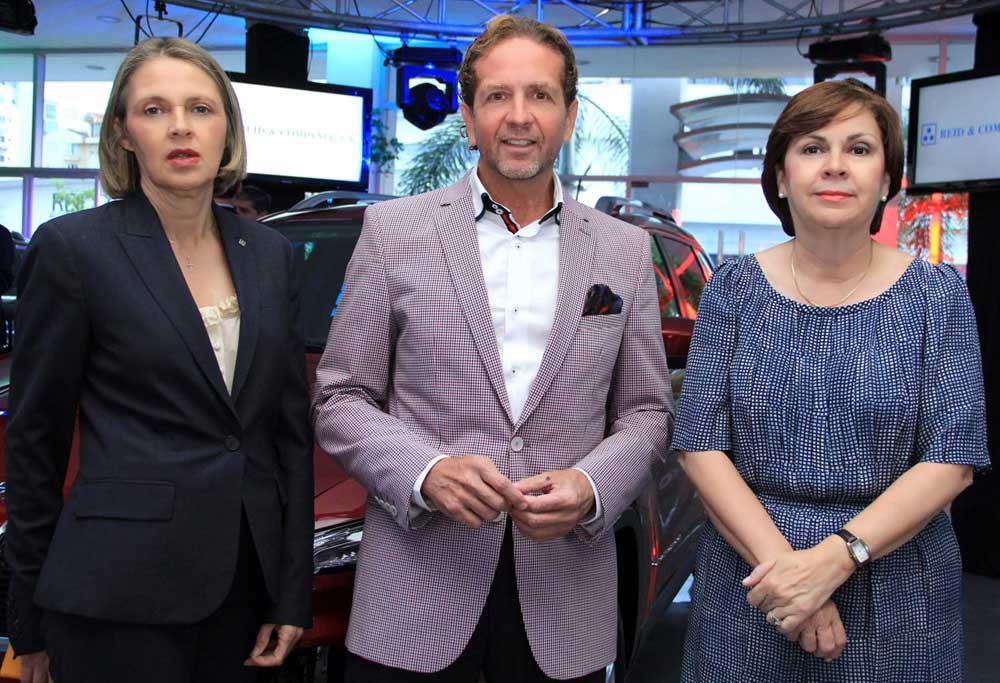 Clara-Reid-de-Frankenberg,-José-Antonio-Barretto-y-Georgia-Anne-Reid-T ...