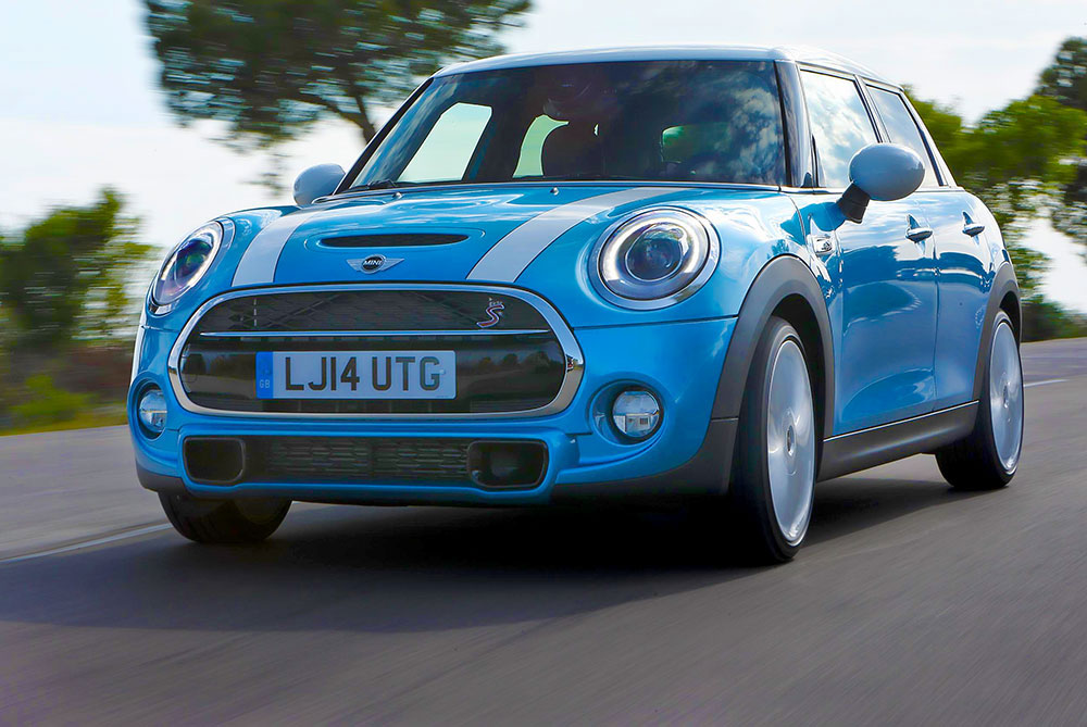 MINI Ahora un Maxi a 4 Puertas - MAKINAS