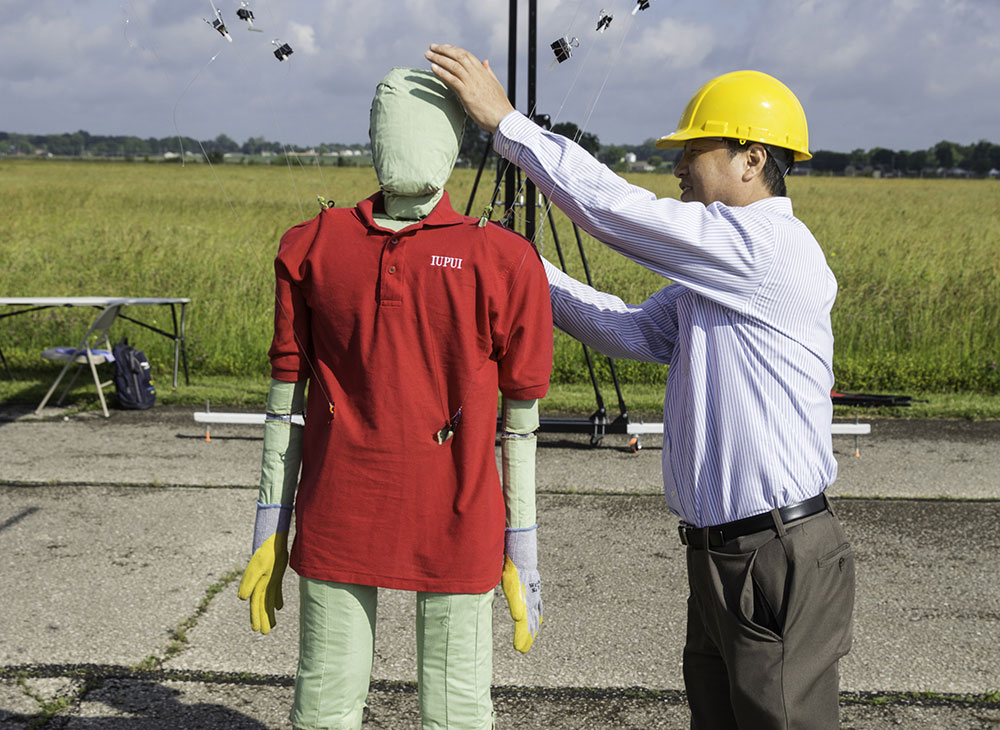 Steve ‘El Tonto’ Prueba la Tecnología ‘Pre-Collision’ de Toyota [VIDEO ...