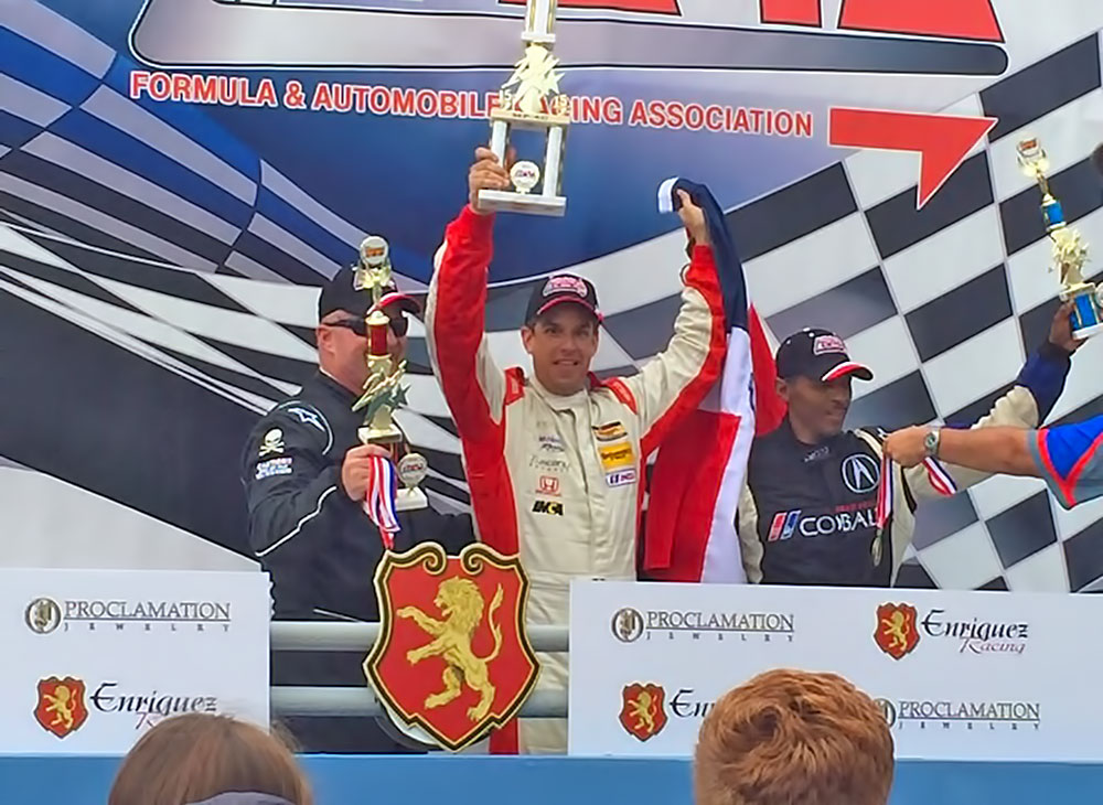 En su Honda Civic, Cuarteta de Victorias de José Leroux - MAKINAS