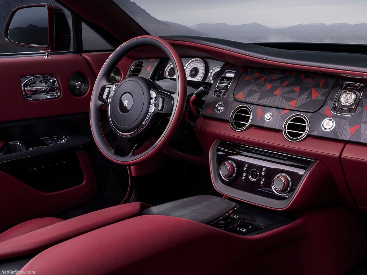 Rolls-Royce La Rose Noire Droptail, una creación única - MAKINAS